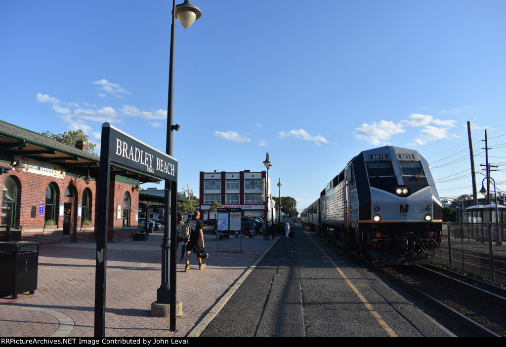 NJT PL42 leading a Comet Set on Train # 4760 into Bradley Beach Station.
