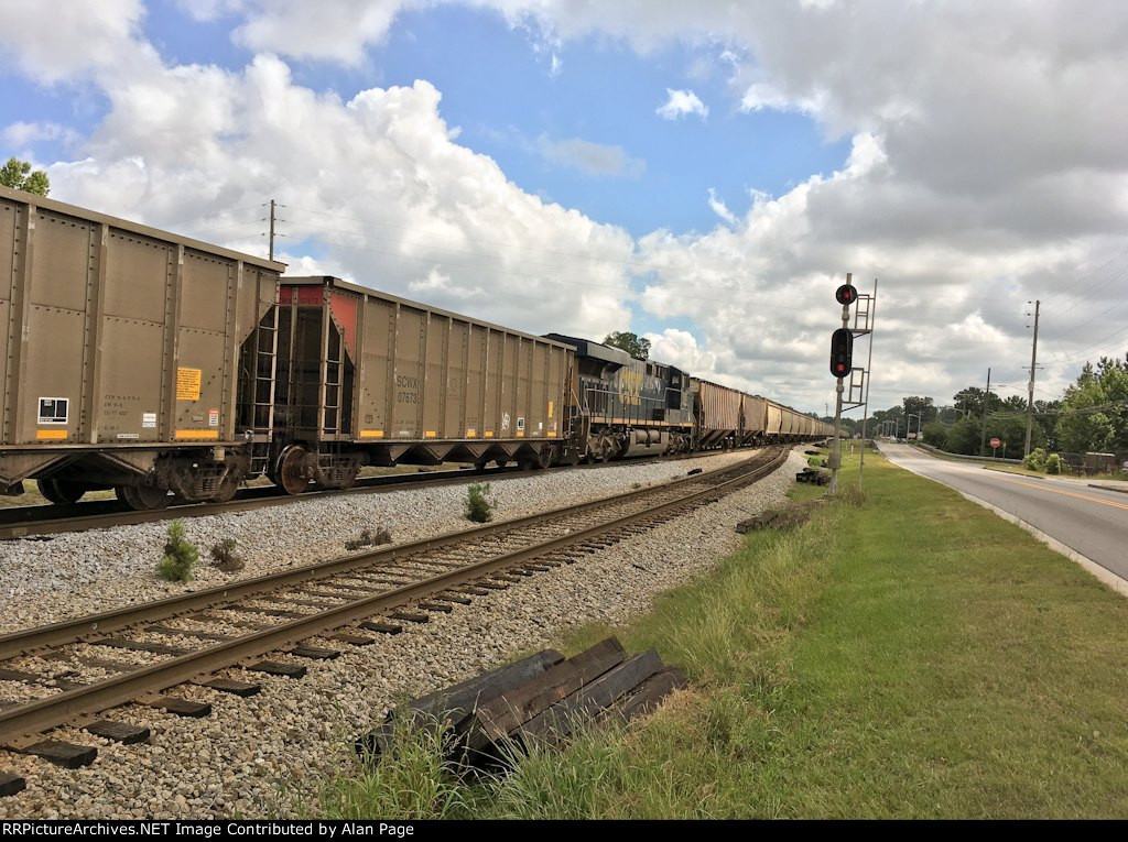 CSX 888 pushes mid-train