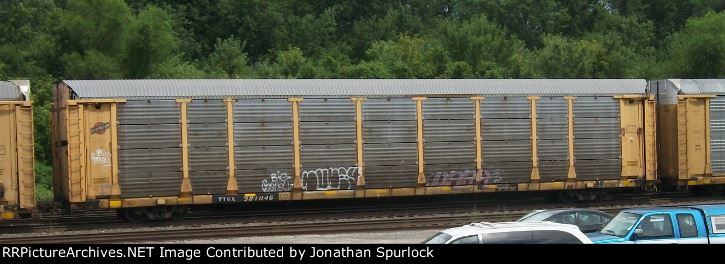 TTGX 981046 with a C&NW rack