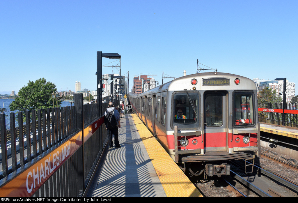 T Red Line at Charles/MGH Station