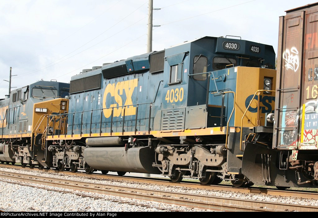 CSX SD40-3 4030 runs third