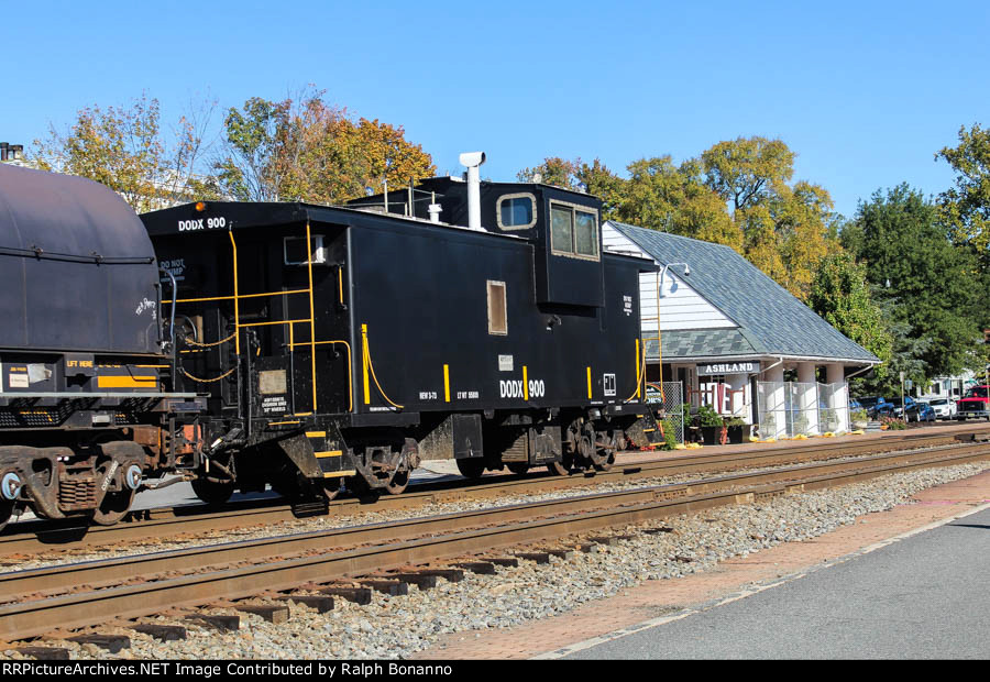 A Dept of Defense caboose brings upo the rear on Q301 today