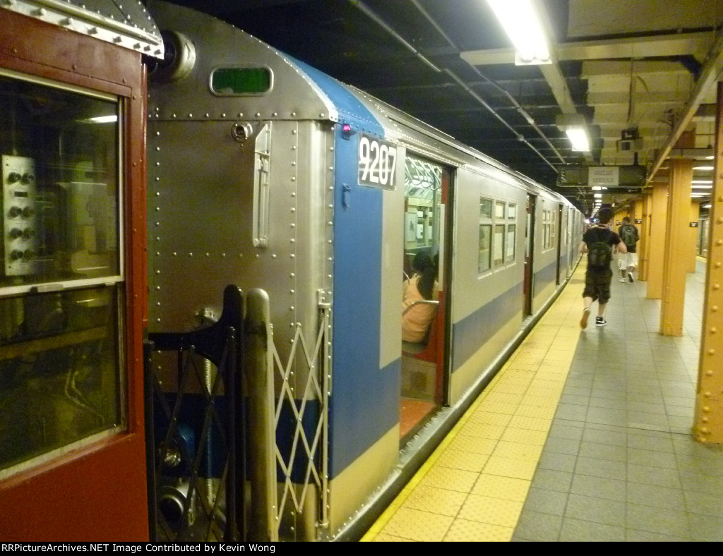 Main Lime IRT R33 9207