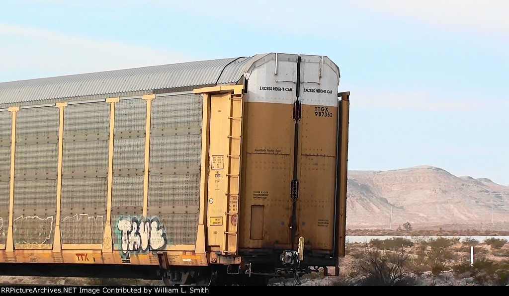 WB Unit Vehicular Flat Car Frt at Erie NV -80