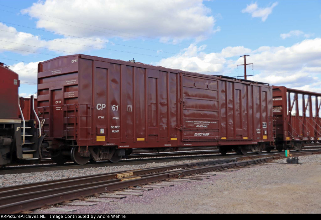 CP 61 autonomous track geometry boxcar directly behind the power on 281
