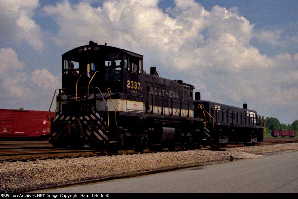 SOU 2337 + slug work the yard