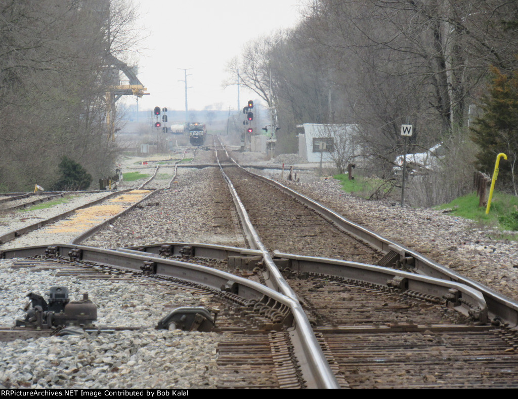 NS 3639 9181 idle on Siding West of Sidney from Bryan St Crossing