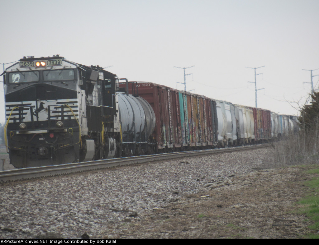 NS 3639 NS 9181 idle on Siding West of Sidney