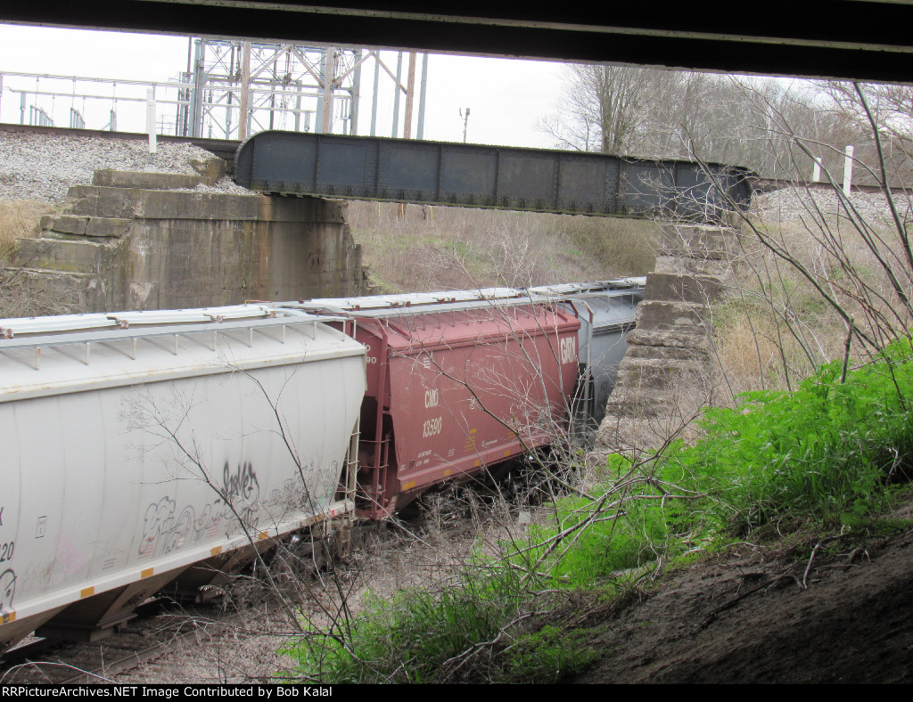 UP 8217 7293 Northbound under Cnty Rd 1000 Bridge & NS Bridge