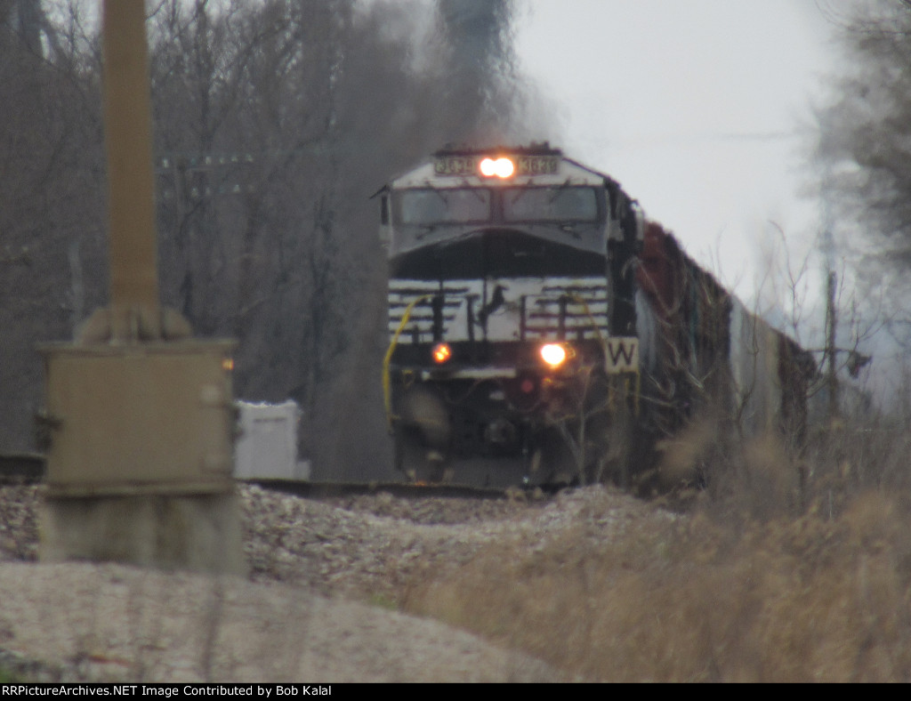 NS 3639 9181 Eastbound thru Sidney