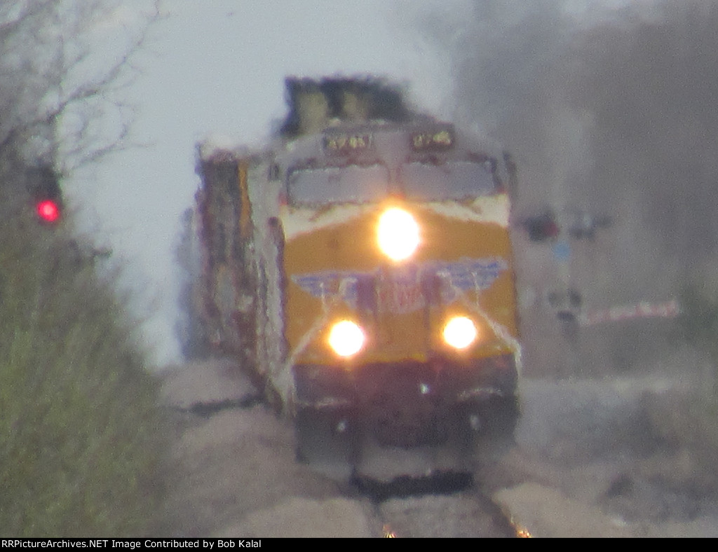 UP 2748 6964 Southbound towards Sidney