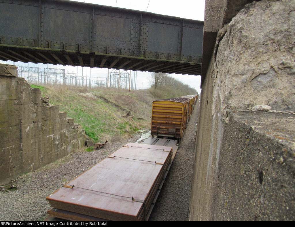 UP 2748 6964 Southbound under NS Bridge