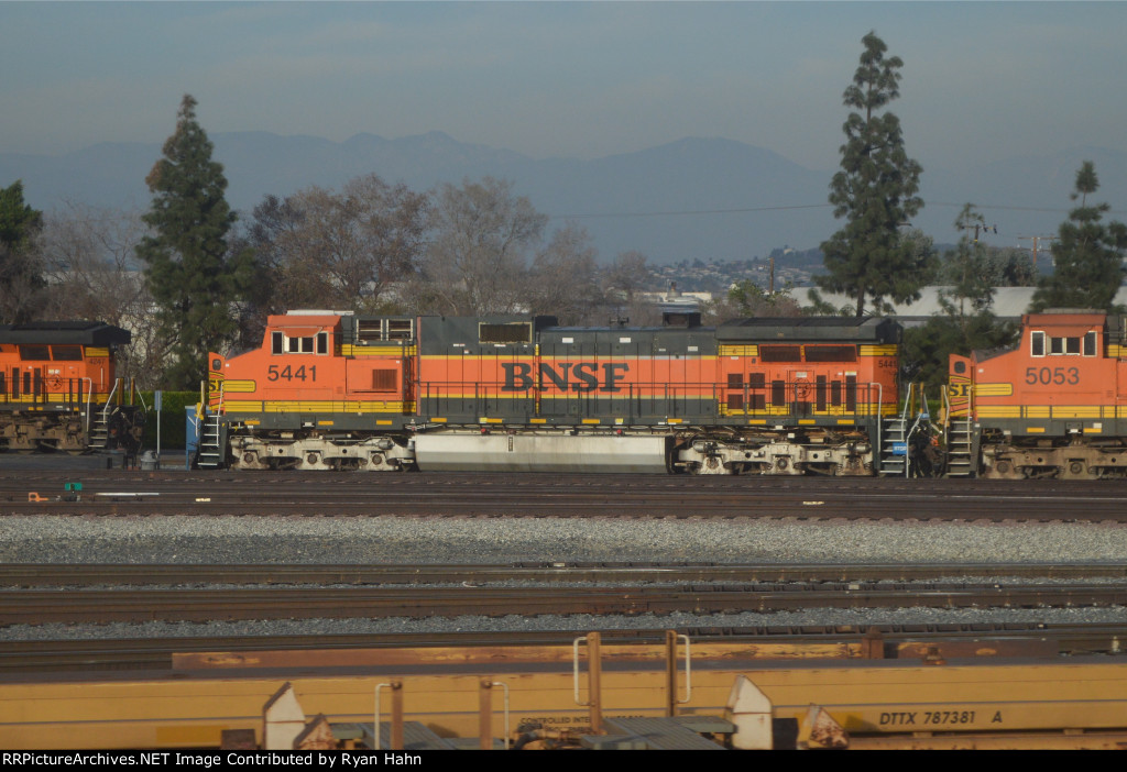 BNSF 5441 Part H2 and Part H1 Paint Resting in Commerce