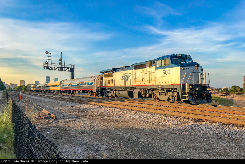 Amtrak 500 leading the Hiawatha