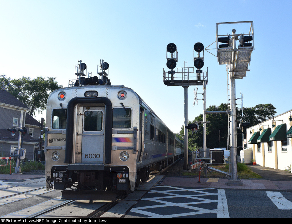 NJT Comet V Cab Car Trailing Train # 1727 leaving Ramsey Main St Station