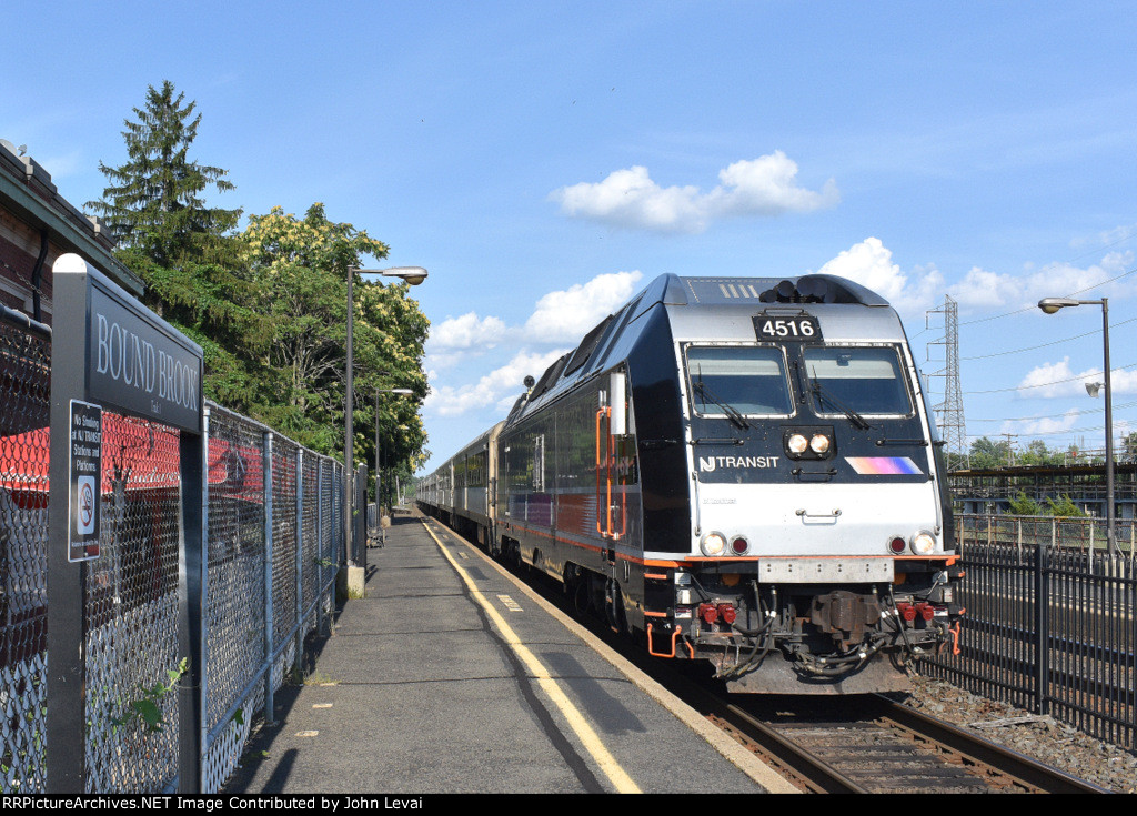 NJT ALP45DP pulling a Comet Set into BB Station