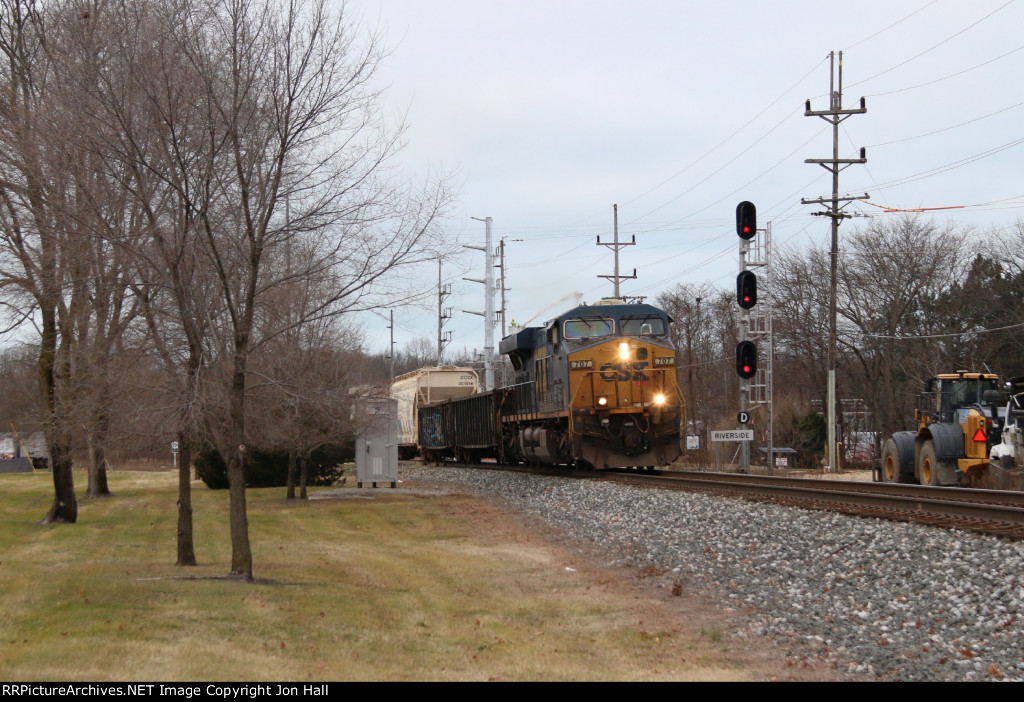 After waiting for Q327, CSX 707 leads Q326 on to the single track