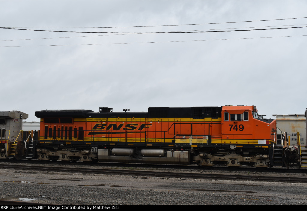 BNSF 749