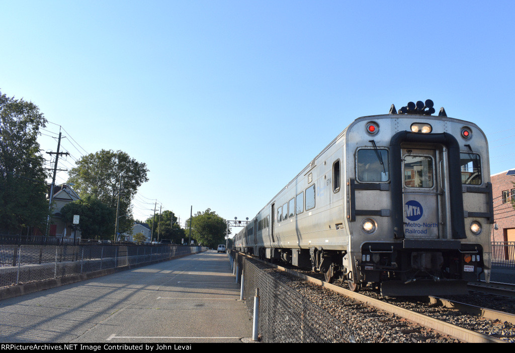 NJT Train # 1874 arriving into Rutherford Station with a MNR Comet V ...