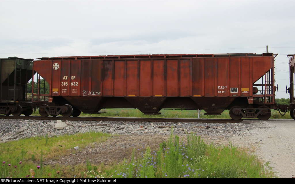 Santa Fe Covered Hopper