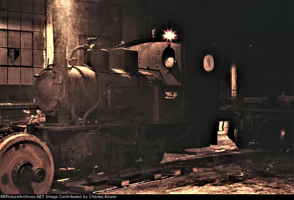 Grun & Bilfinger narrow gauge 0-4-0 at CB&Q Clyde Yard roundhouse
