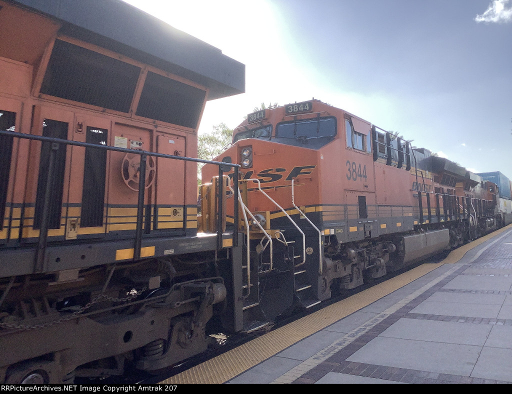 BNSF ET44C4 #3844 Pulls an EB Z Train at Fullerton