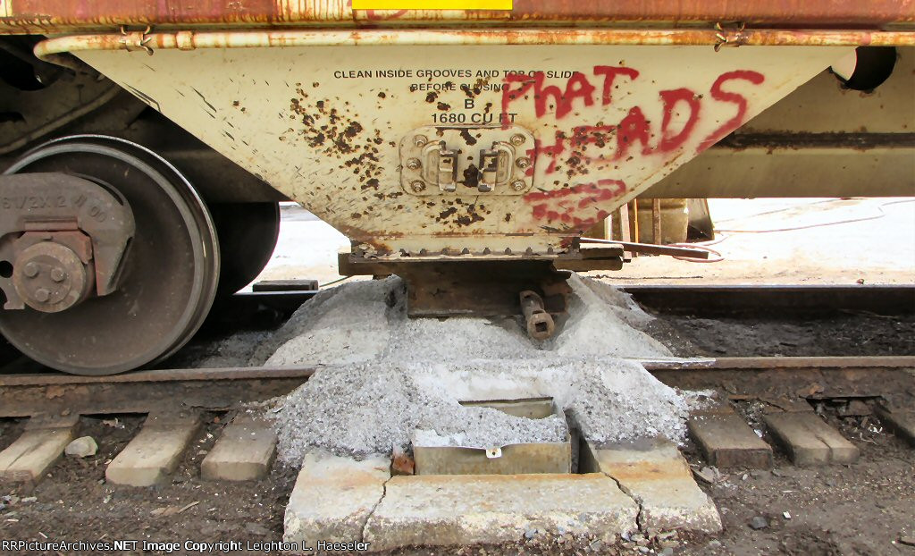 GNWR 5342 hopper 'B' unloading