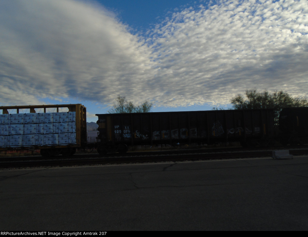 Union Pacific "Bathtub" MofW Gondola #925076 Heads West at Tucson