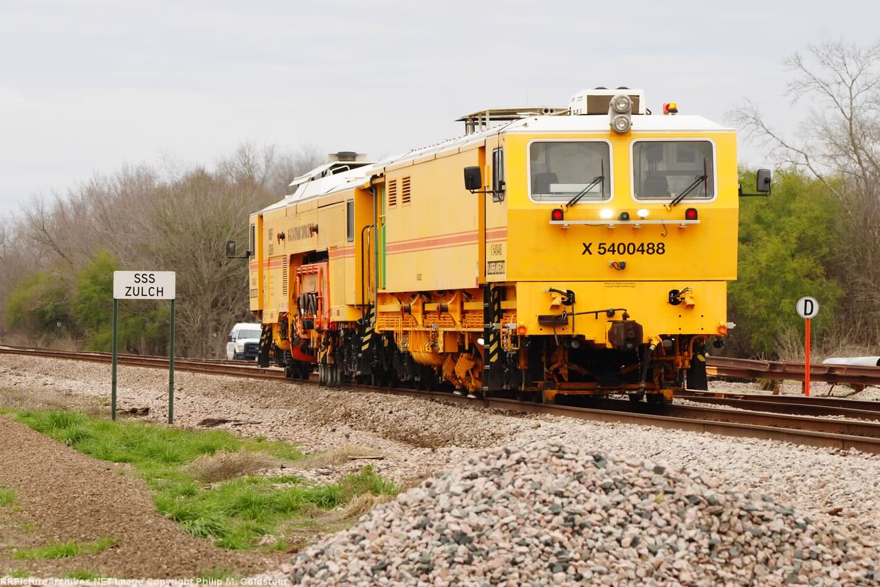 BNSF 938860 / X5400488; Plasser 09-3X C-W Dynamic Tamper
