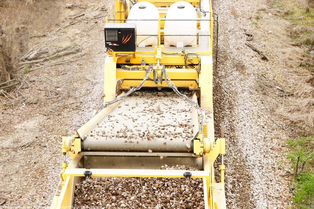 BNSF 938861 / 862 - Plasser American Ballast Distribution System BDS ...