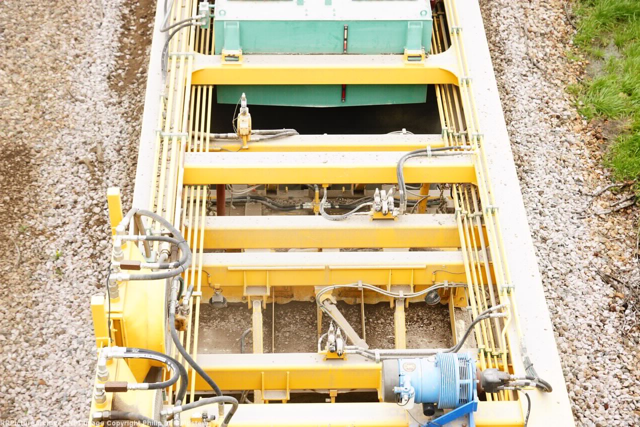 BNSF 938861 / 862 - Plasser American Ballast Distribution System BDS ...