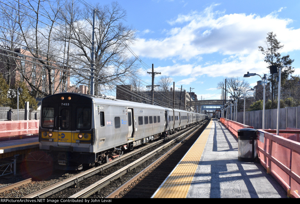 LIRR Train # 7619 arriving into Mineola Station with an M7 Set