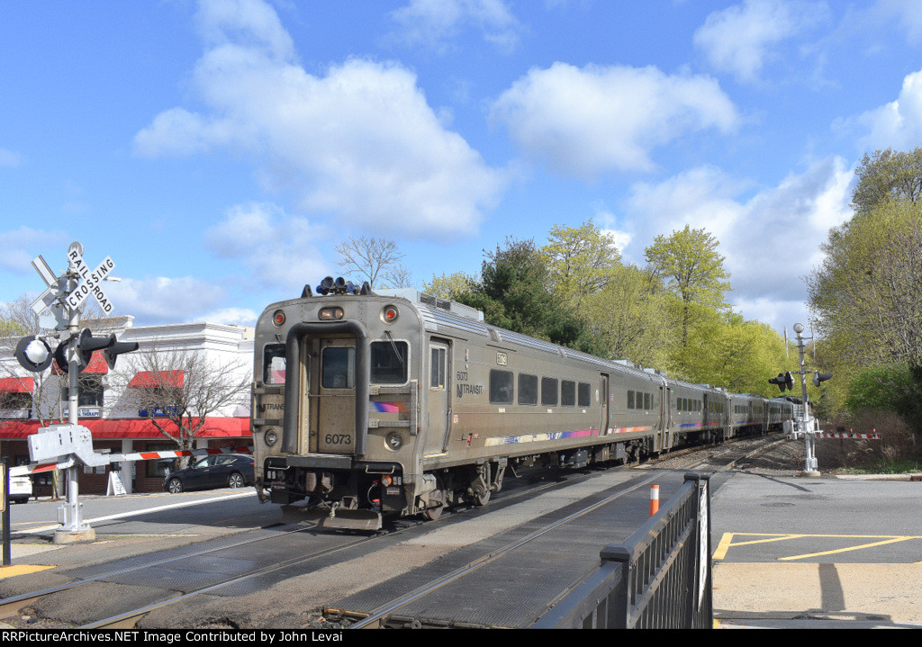 NJT Train # 1162 arriving at Glen Rock Boro Hall Station with Comet V ...
