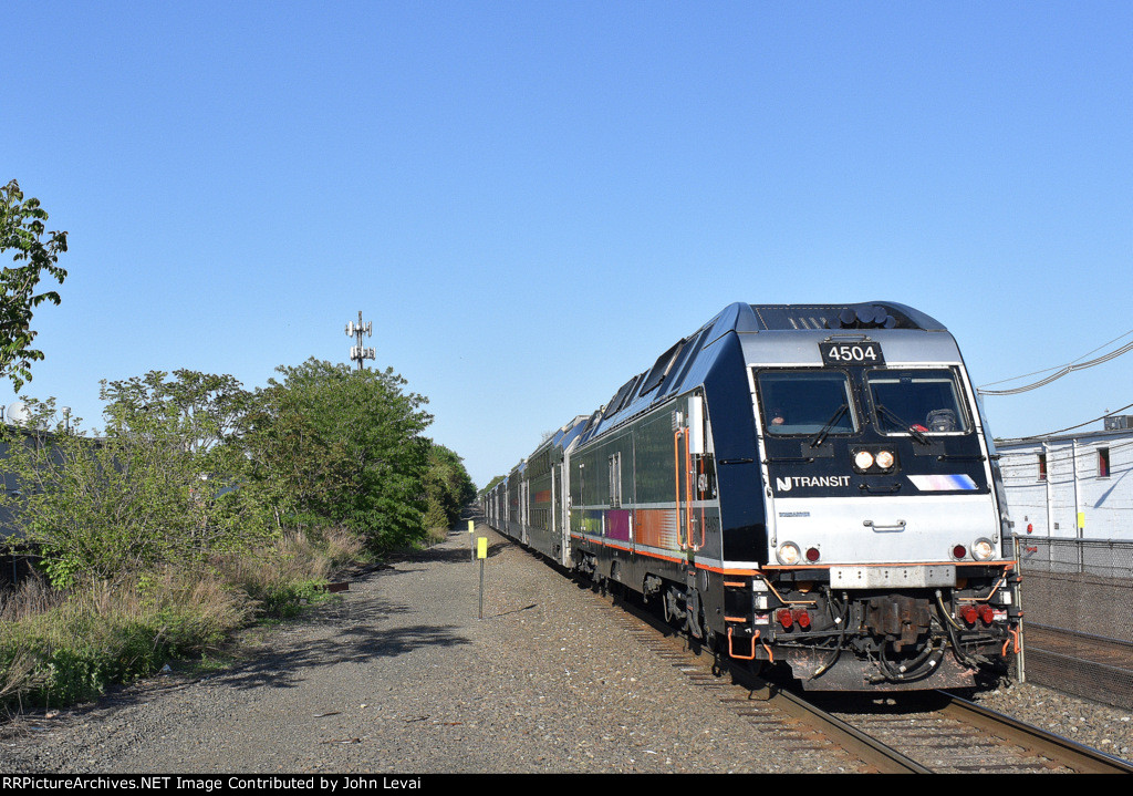 NJT ALP45-DP leading a Multilevel Set on Train # 5439 into Garwood Station