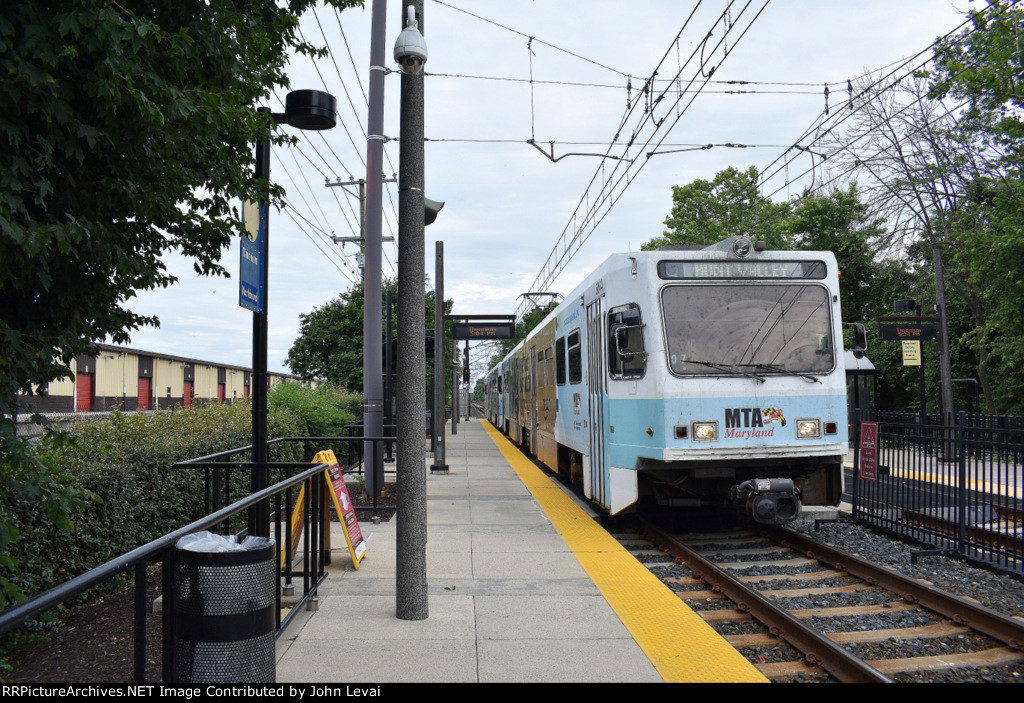 Northbound MTA light rail train approaches Timonium Fairgrounds Station ...