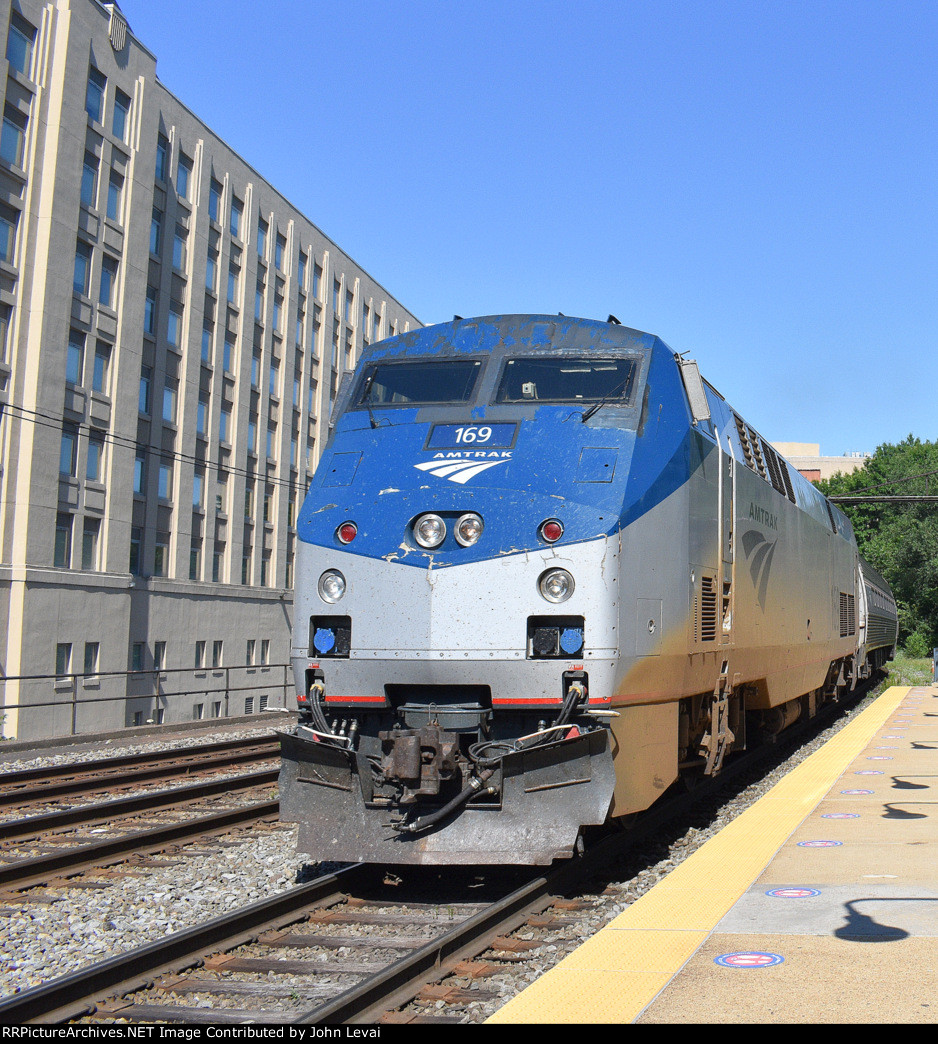 Amtrak Train # 174 arriving into LEnfant Plaza Station