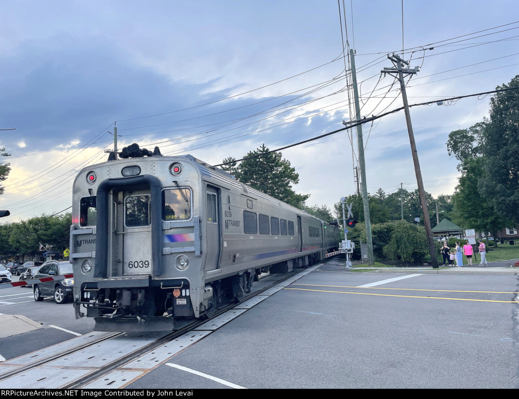 NJT Comet V Trailing on the rear of a WB NJT