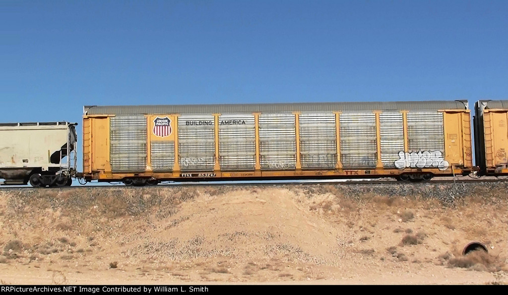 EB Manifest Frt at Erie NV W-Pusher -77