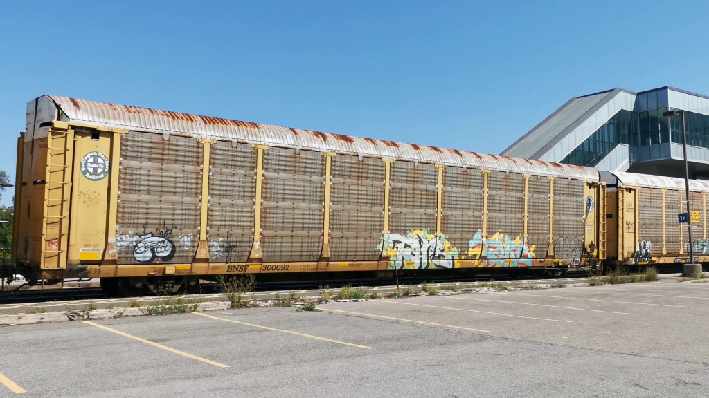 BNSF 20117 (Body) BNSF 300092 (Flat)