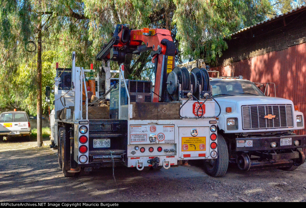 KCSM MoW Hi Rail Crane Truck