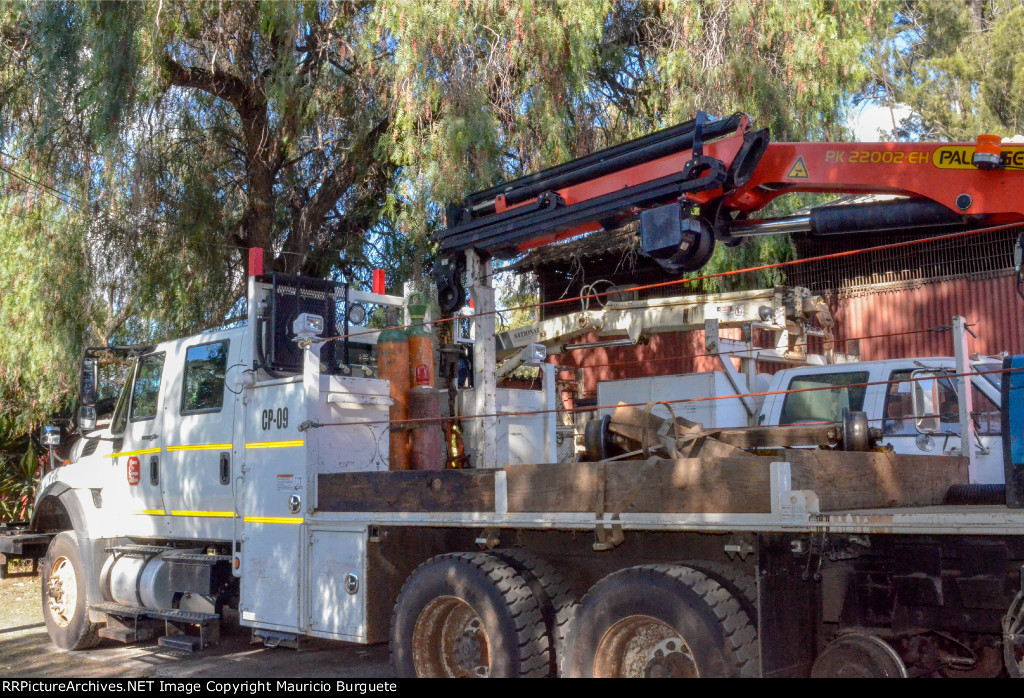KCSM MoW Hi Rail Crane Truck