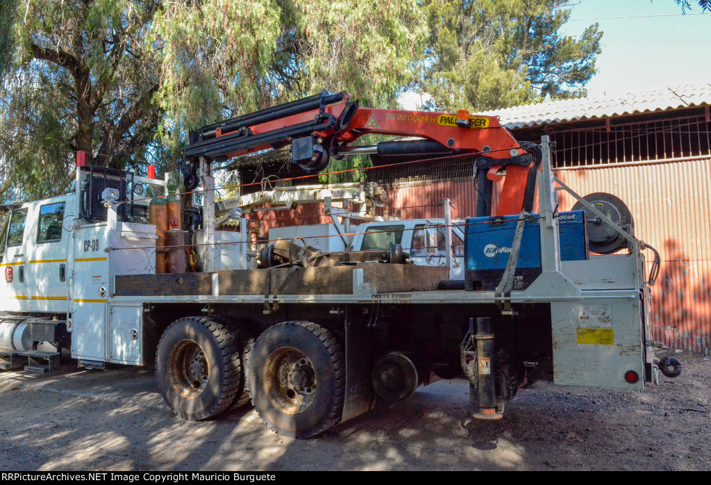 KCSM MoW Hi Rail Crane Truck