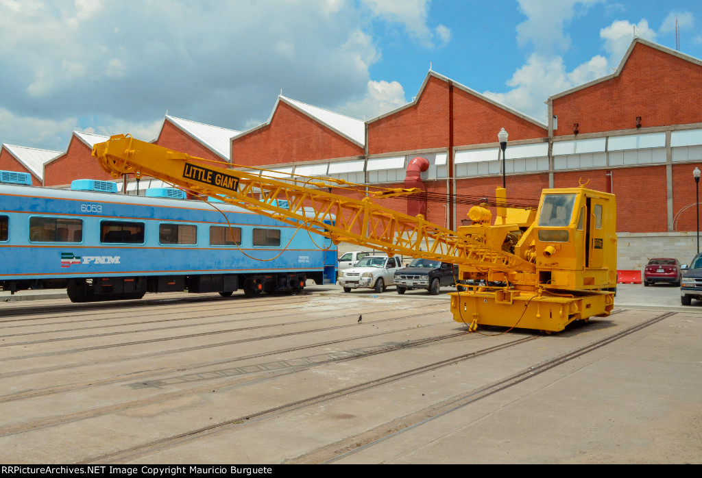 SBC Little Giant Workrane Crane