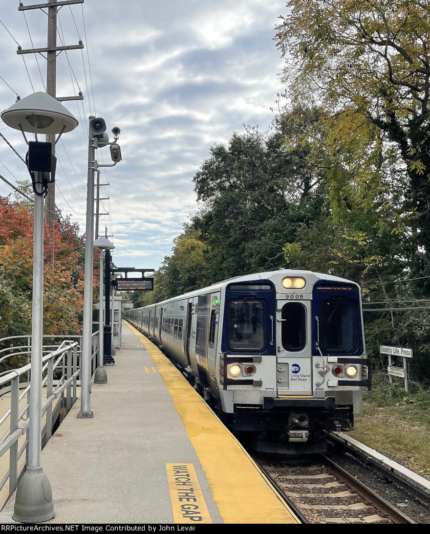 M9 Car # 9009 leads Train # 6751(Hempstead-Atlantic Terminal) into ...