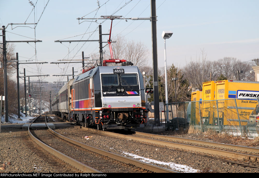 NJ Transit ALP-46A 4653 shoves a westbound train across Clairmont Ave ...