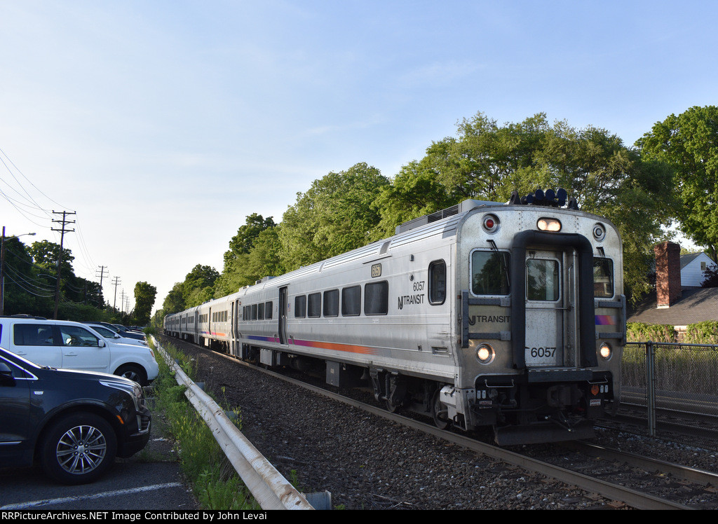 NJT Train # 1276 arriving into Radburn Station