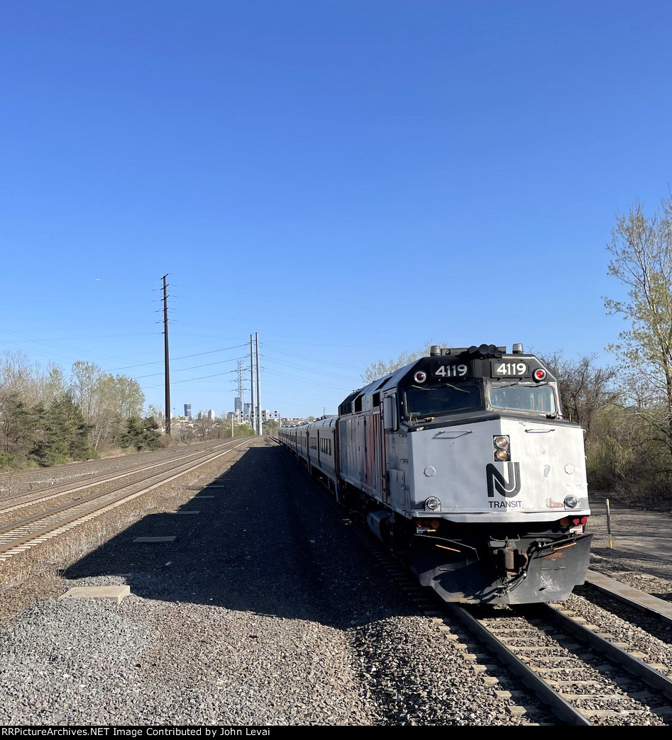 NJT F40PH-2CAT leading a wb Main Line train into SEC