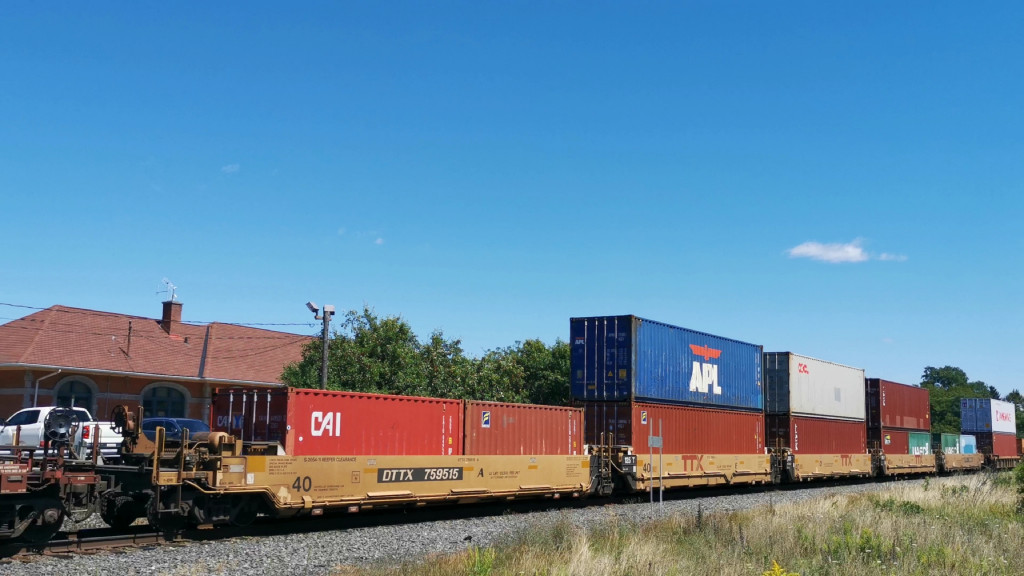 DTTX 759515 (5 Section Well Car Altogther)