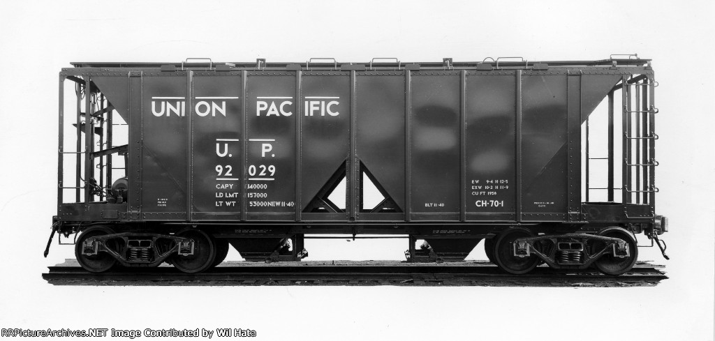 UP 2-Bay Covered Hopper 92029