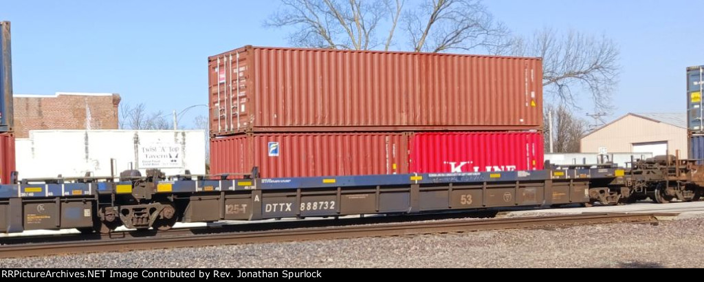 DTTX 888732A and three containers